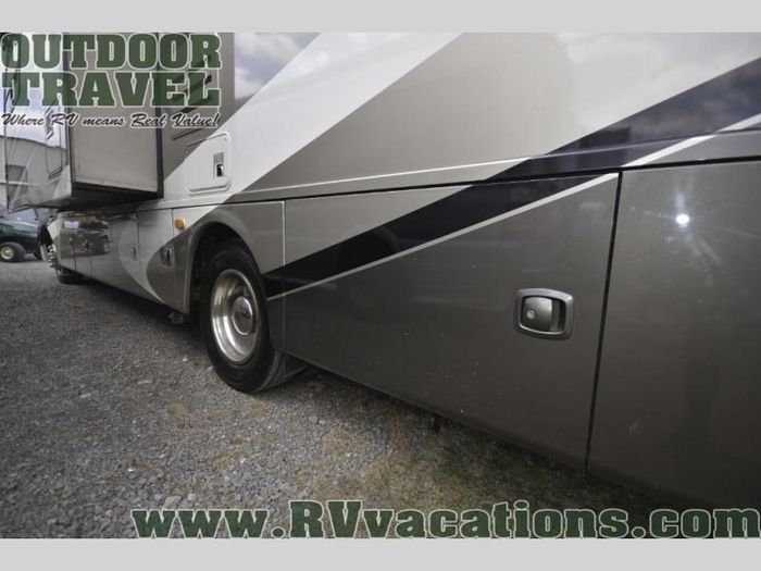 Thor Motor Coach Serrano 31V 2011 Used RV for Sale in Beamsville ...
