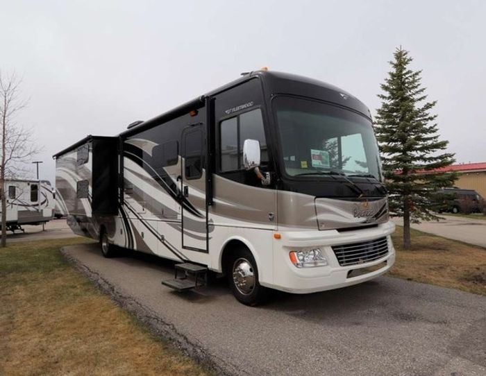 Fleetwood BOUNDER 2014 Used RV for Sale in Calgary, Alberta - RVDealers.ca