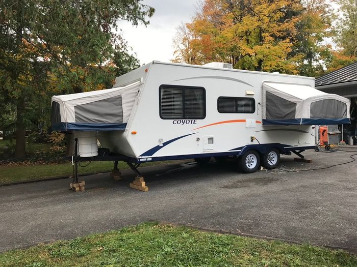 Coyote Hybrid K-Z 2006 Used RV for Sale in Brighton, Ontario - RVDealers.ca