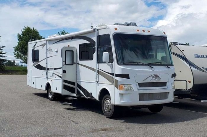 Damon Motor Coach Daybreak 2010 Used RV for Sale in Calgary, Alberta ...