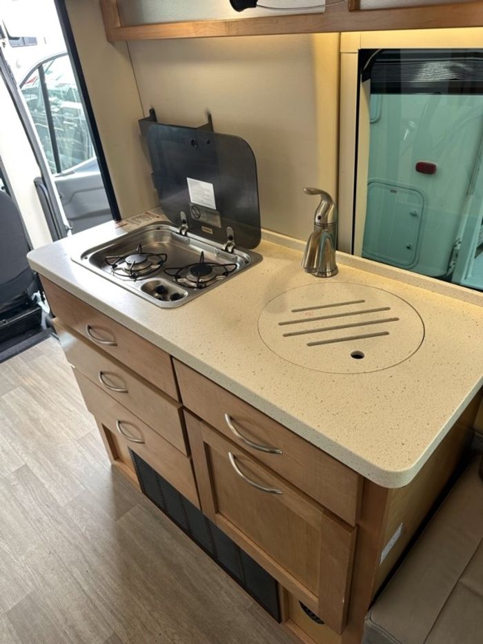 Beyond 22C 2023 Used RV for Sale in Vancouver, British Columbia ...